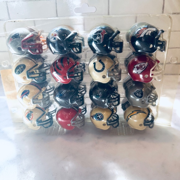 riddell | Toys | Vintage Nfl Football Mini Helmets 32 Team Set Vending ...
